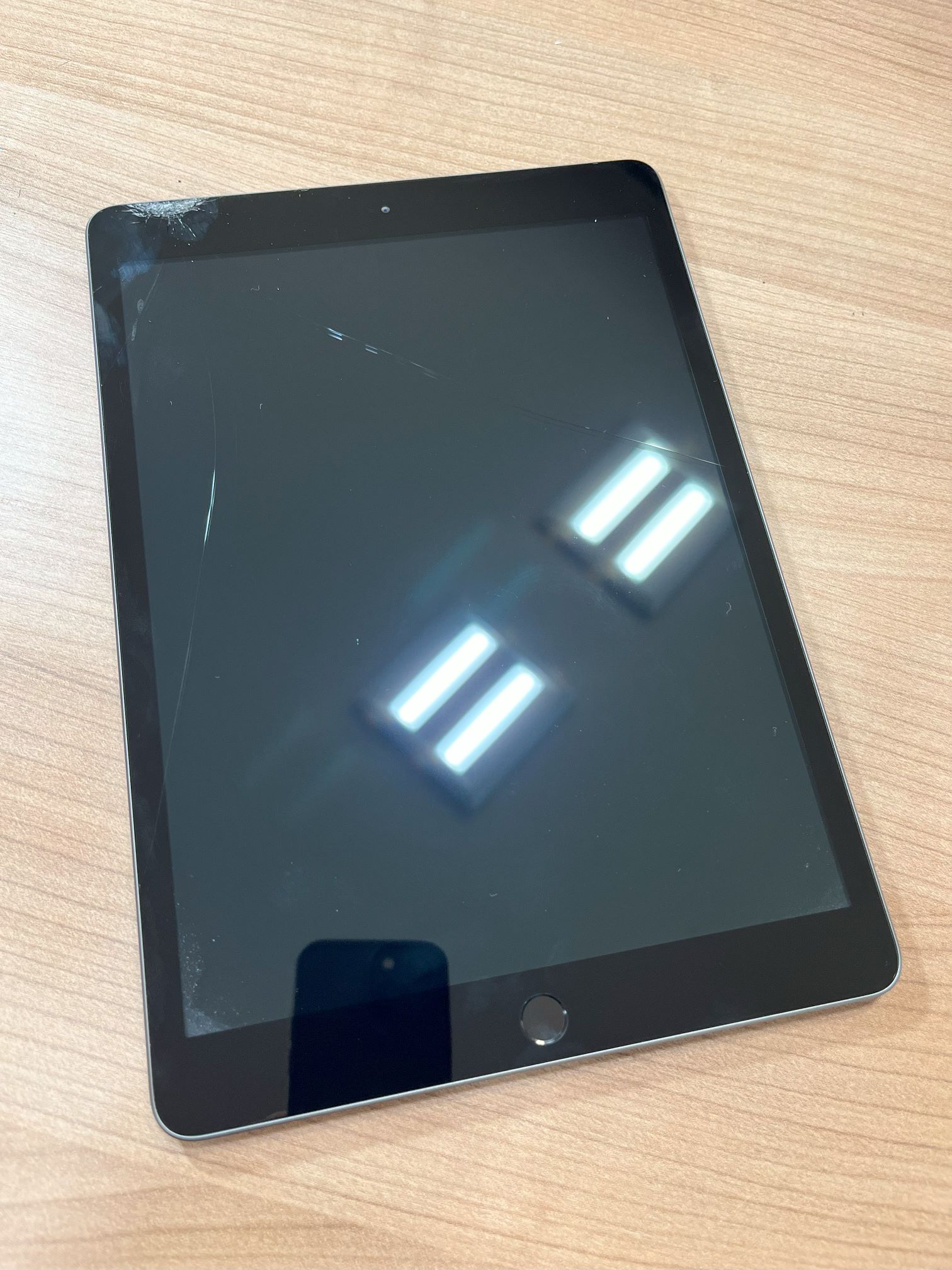 iPad8の画面修理【四日市市からのご来店】 | iPhone修理・iPad修理 スマートクール イオンモール鈴鹿店