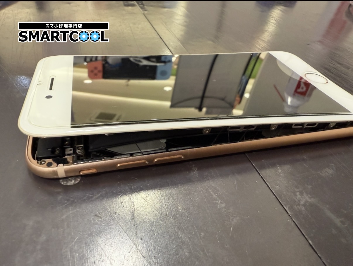 iPhone8 膨張したバッテリーの交換【鈴鹿市からご来店】 | iPhone修理・iPad修理 スマートクール イオンモール鈴鹿店